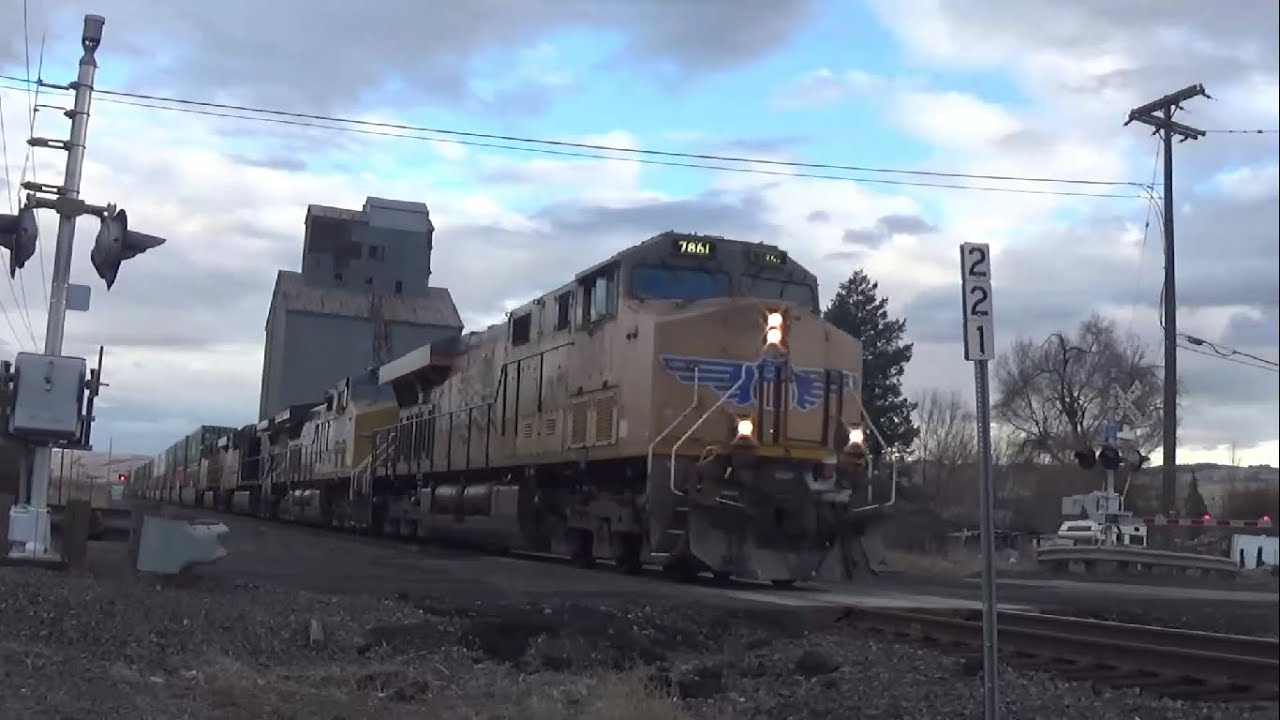 UP 7861 Pulling a WB Intermodal Through Mission OR on the La Grande Subdivisison - YouTube