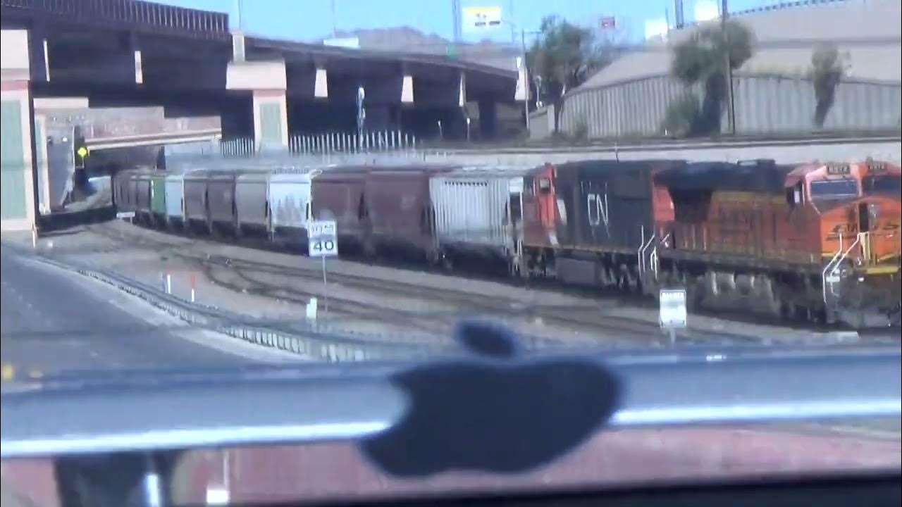 BNSF ES44DC ???? Leads A Grain In El Paso With CN SD75i 5724 In El Paso TX 10-26-23 - YouTube