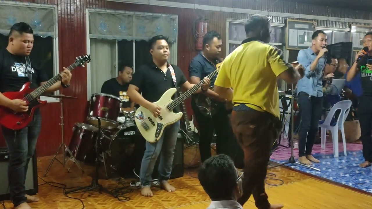 Sepating Bungai Jarau (Live Band By W&E Band) - YouTube