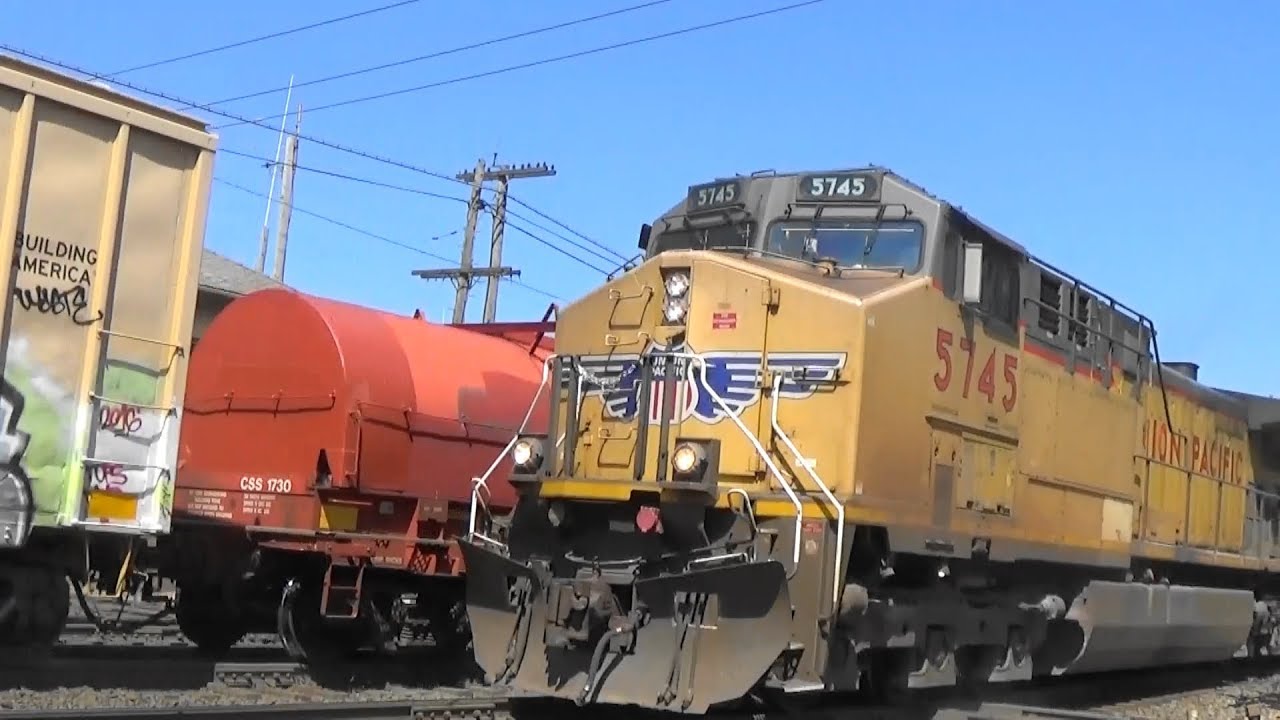UP 7137 West & UP 5745 w/ CSX Power West, West Chicago, IL - YouTube
