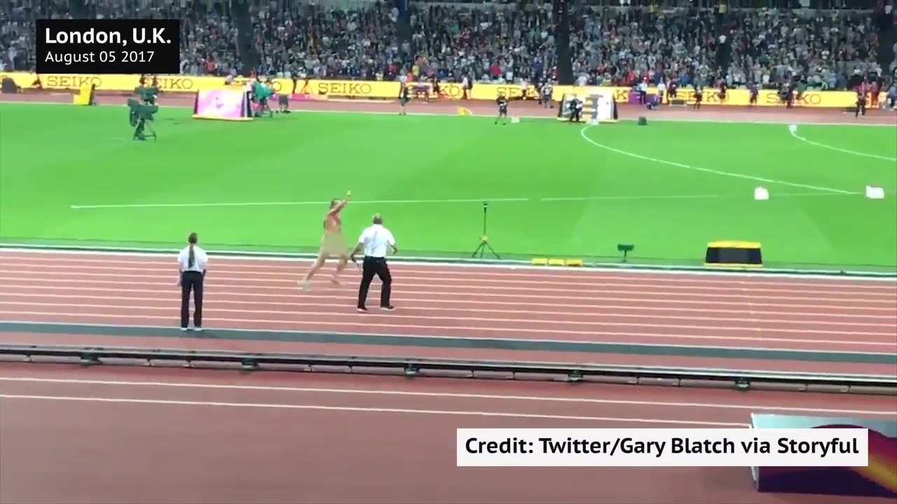 Streaker entertains crowd ahead of IAAF 100-meter-showdown - YouTube