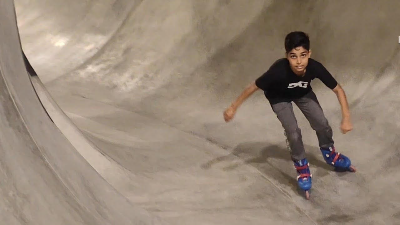 Al Jada park Sharjah, Movi'n Roller blades at Skatepark - YouTube