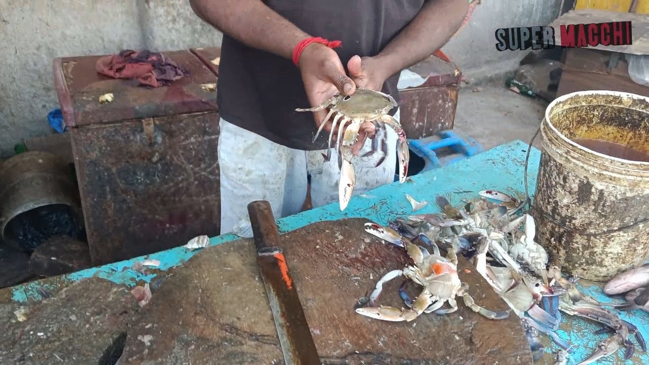 CRAB CLEANING AND CUTTING - YouTube