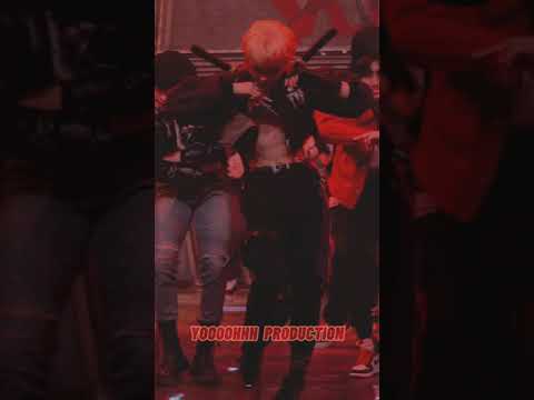 Lee Felix flexing his abs 🔥 - YouTube