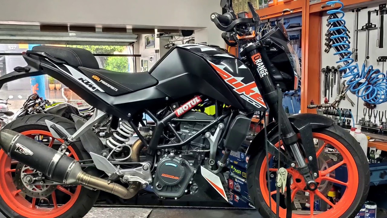 Duke 200 Black Edition by MR MOTOBOX - YouTube