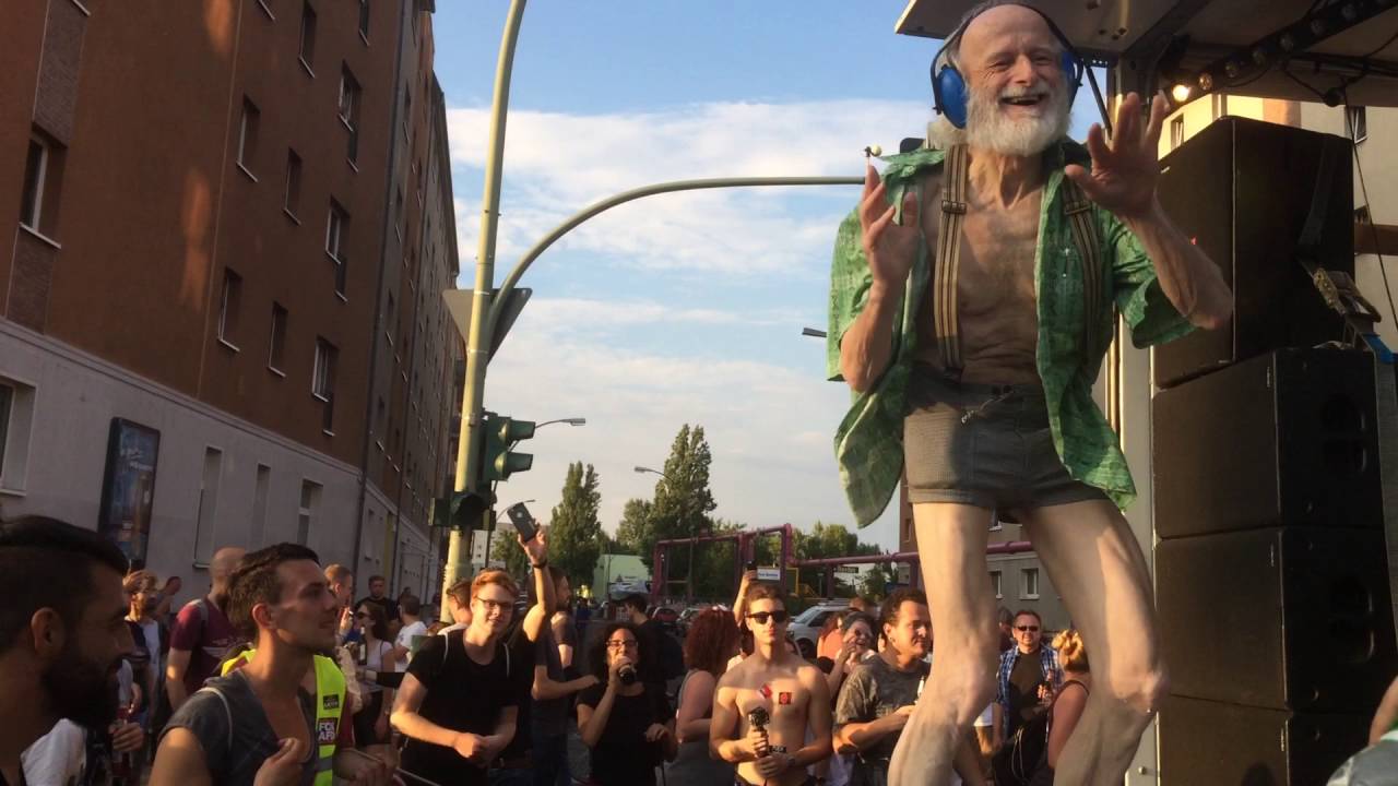Techno Opa - Gun PWDR Zug der Liebe 2016 - YouTube