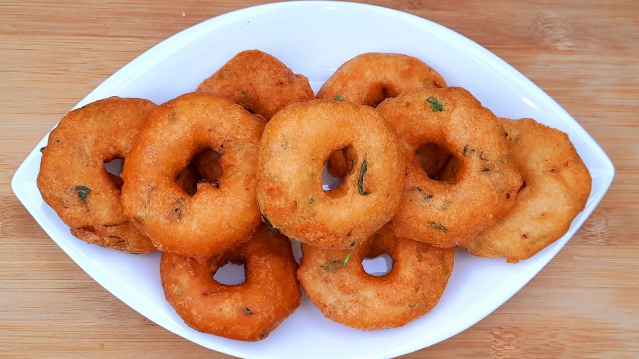 How to make Uzhunn vada/ഉഴുന്ന് വട ഇങ്ങനെ ഒന്ന് ഉണ്ടാക്കി നോക്കു 😋😋 ...