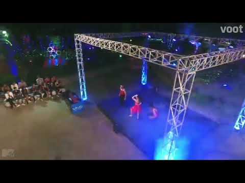 Sunny Leone red dance