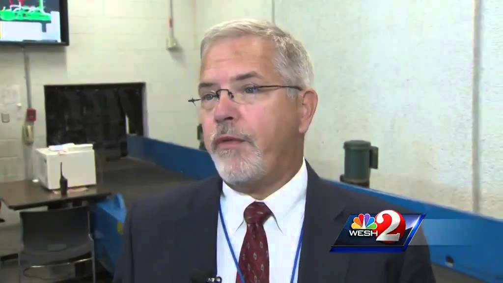 The TSA: What happens at the security checkpoint and beyond - YouTube