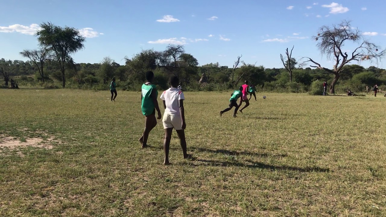 Sportunterricht an der Zwangendaba High School in Daluka - YouTube
