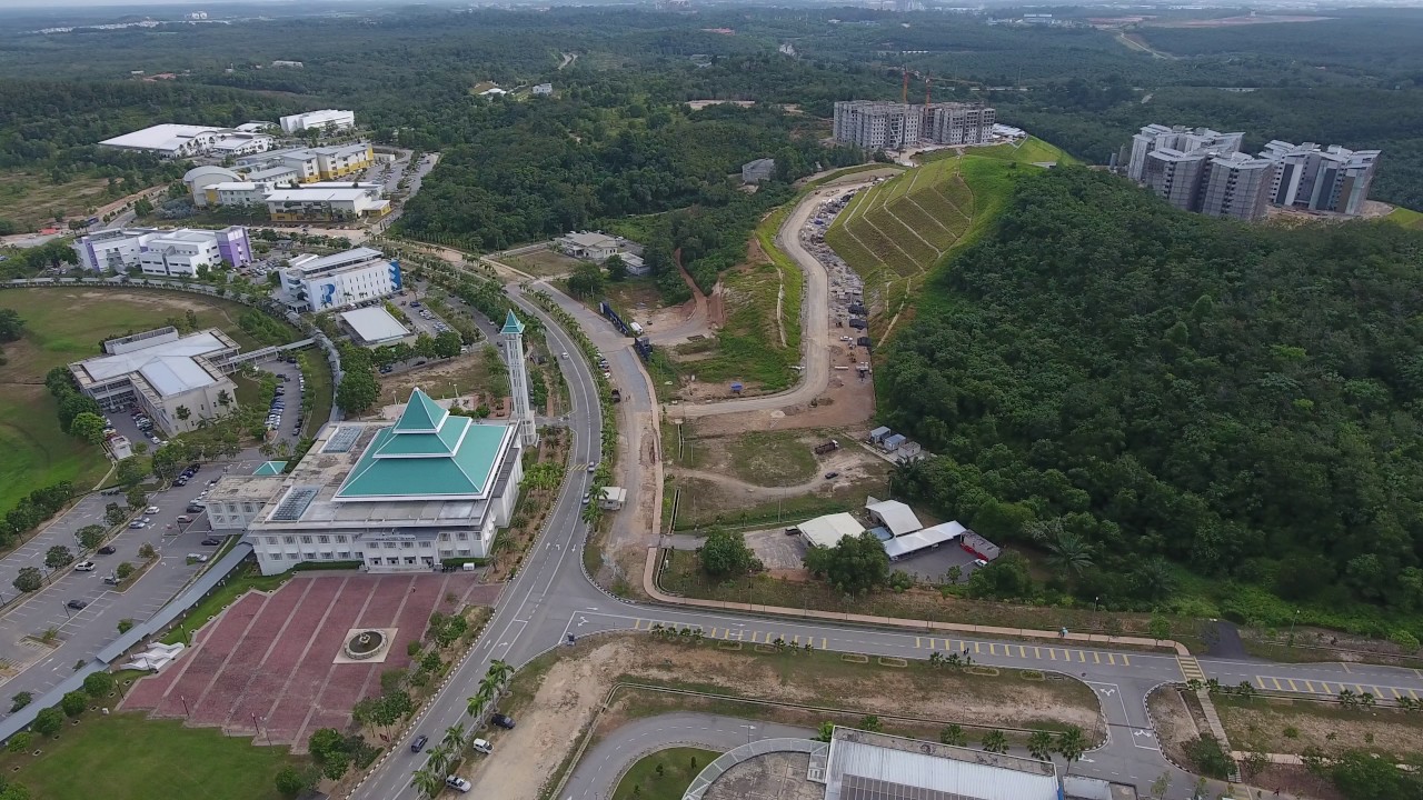 Demo Drone di FKEKK, Universiti Teknikal Malaysia Melaka pada October ...