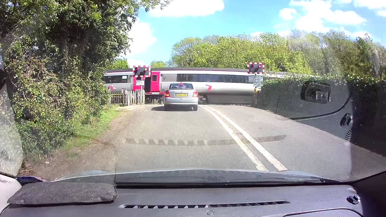Speed restrictions at Dunhampstead Level Crossing - YouTube