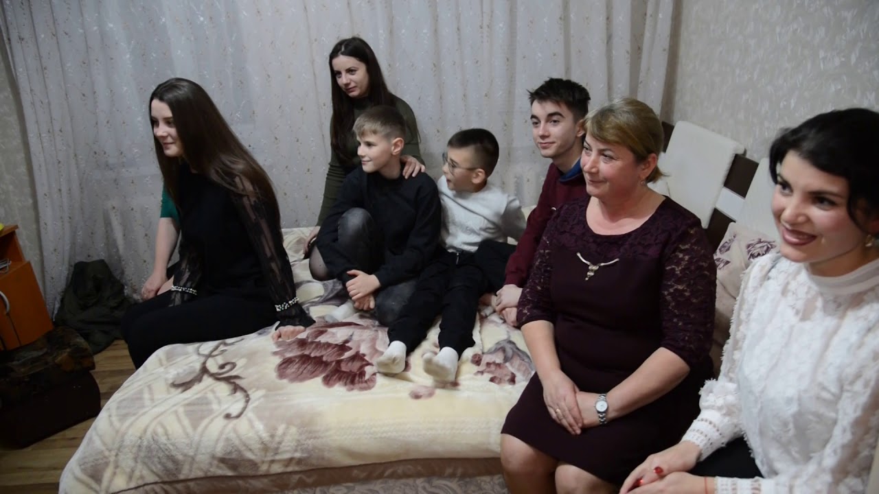 Surpriza în satul Ermoclia pentru mama la 70 de ani! Tel.068300100 ...