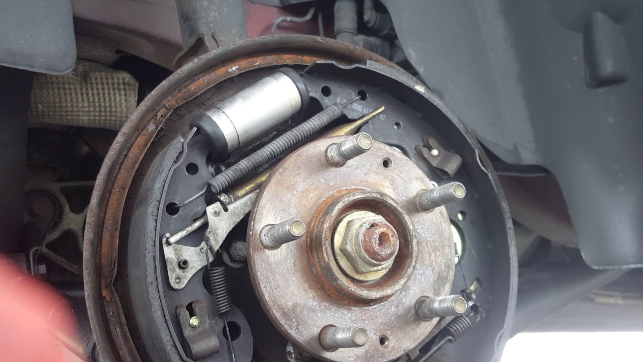 Freelander brake shoes - YouTube
