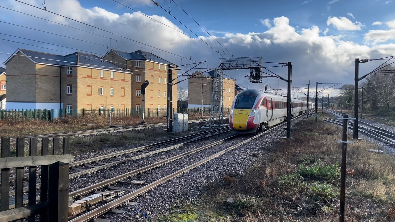 Trains at New Barnet - YouTube