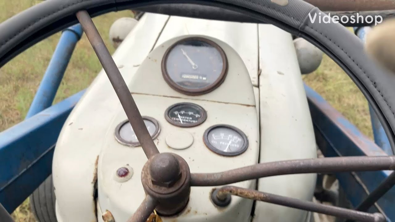 Left turn Clyde - YouTube