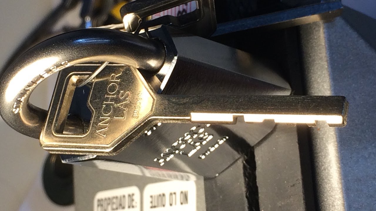 Anchor Las 810-1 Disk Detainer Lock Picked - YouTube