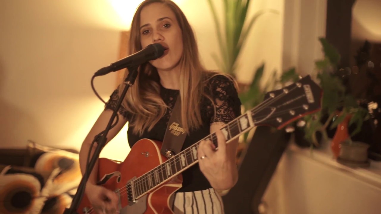 Leanne Tennant - Gentle Annie for Broader Live - YouTube