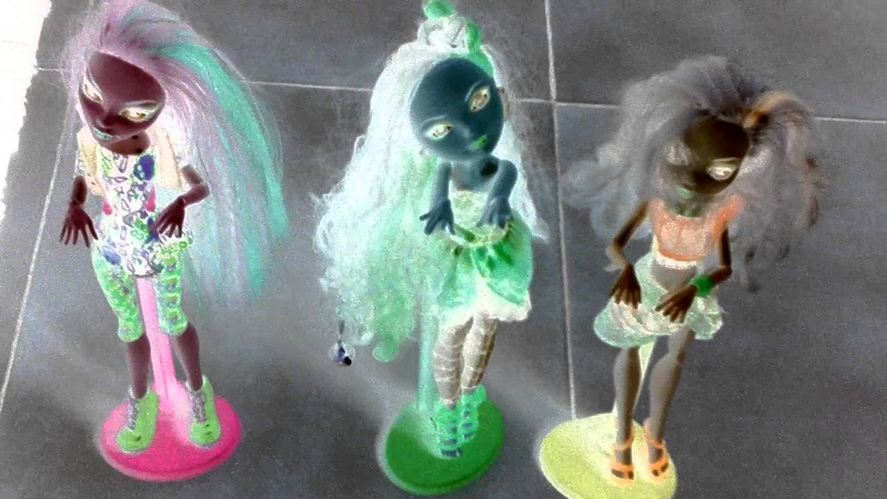 Roar vidéo fan (avec les monster high - YouTube