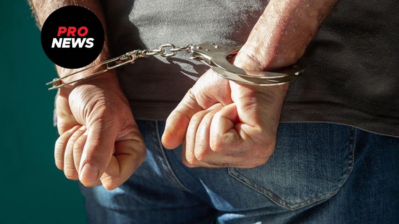 Δραπετσώνα: Χειροπέδες σε 71χρονο με πάνω από 4,5 κιλά κοκαΐνης - YouTube