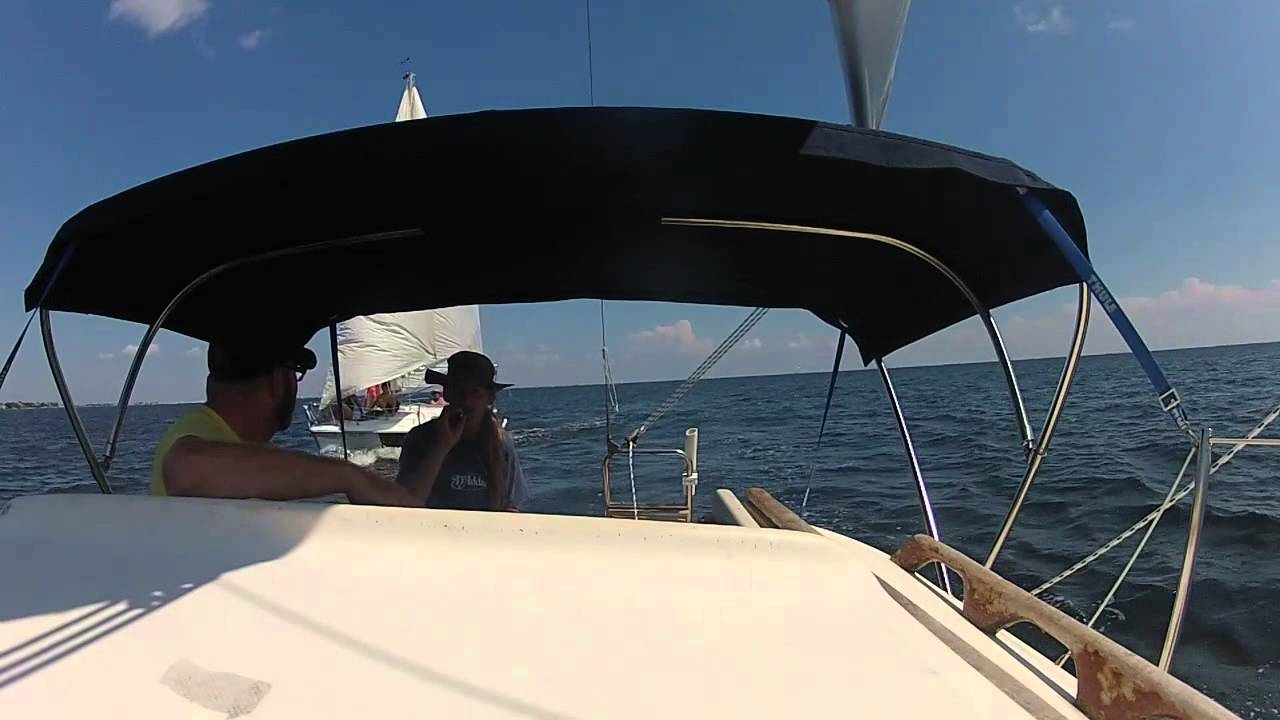 Morgan 22 sailing past an O'Day 22 - YouTube