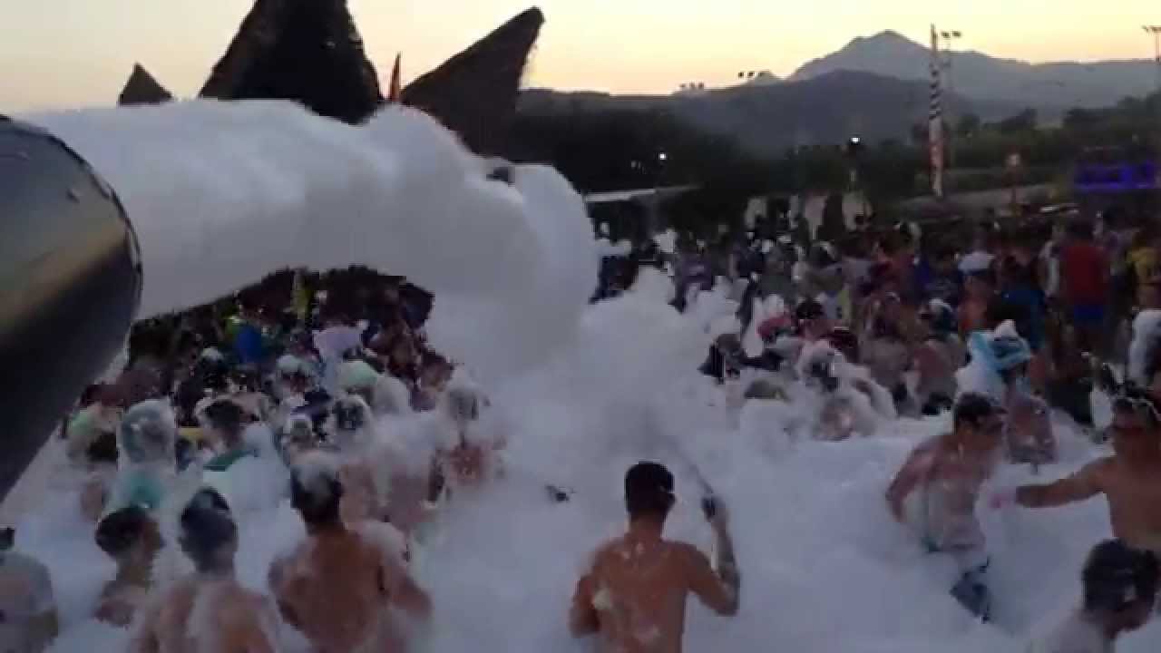 Fiesta de la espuma Foam party - YouTube