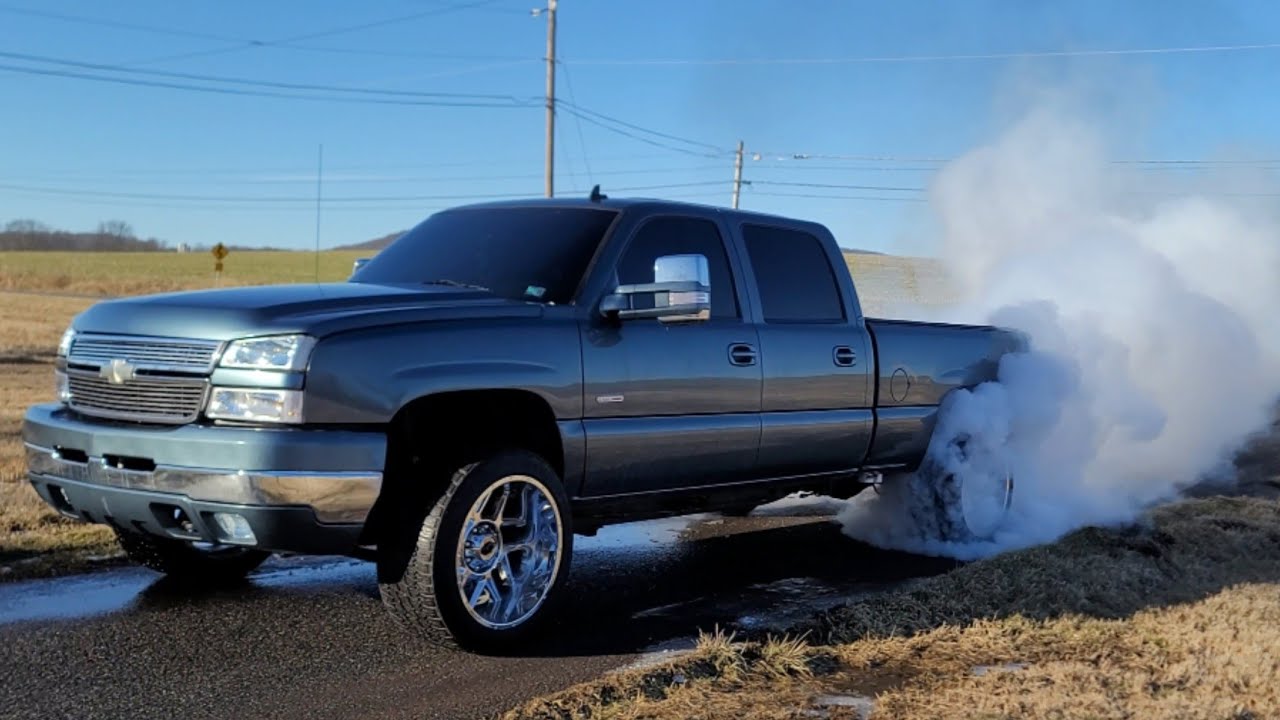 Burnouts for days in an 07 lbz duramax!!! - YouTube