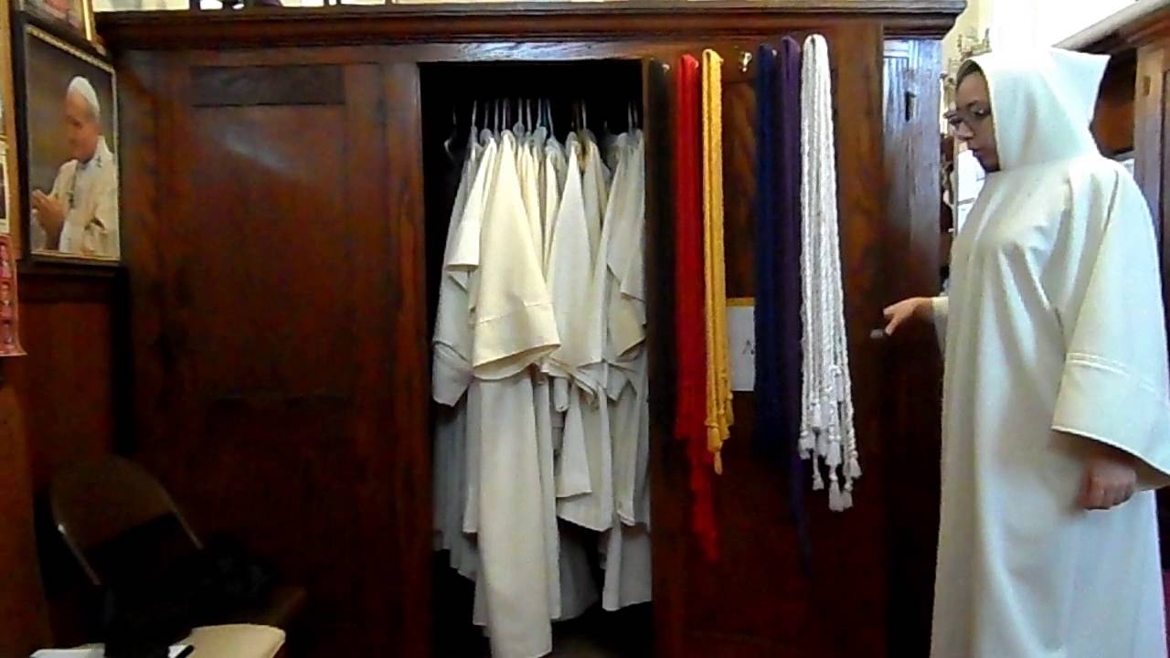 Altar Server Training 2: Getting Dressed - YouTube