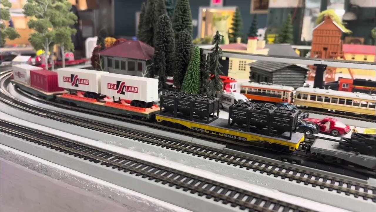 Dash8-40C with sound and flashing radioactive waste cars - YouTube