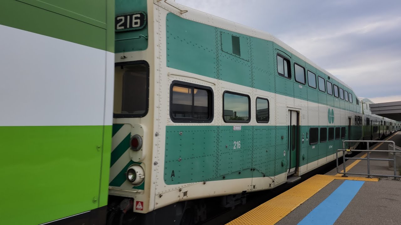 (2 Mid Old Cab Cars 216 & 241) GO 1729 - 337 With 625 Pulling Into ...