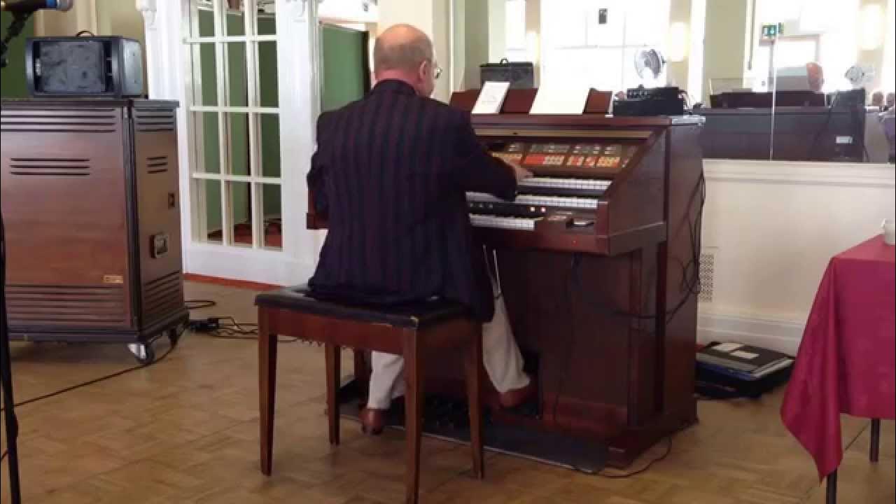 St Louis Blues,Howard Beaumont,Organ - YouTube