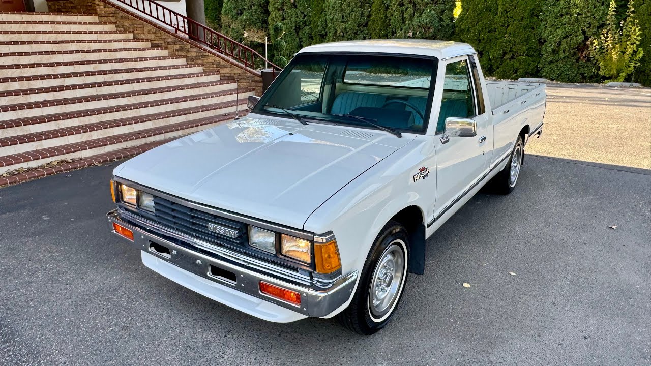 1983 Nissan 720 pickup walk around - YouTube