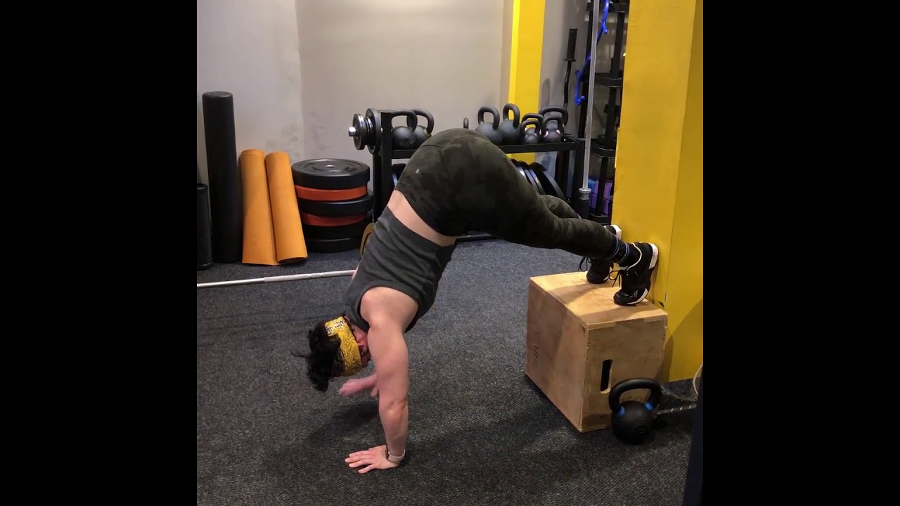 Box Supported Shoulder Taps - YouTube