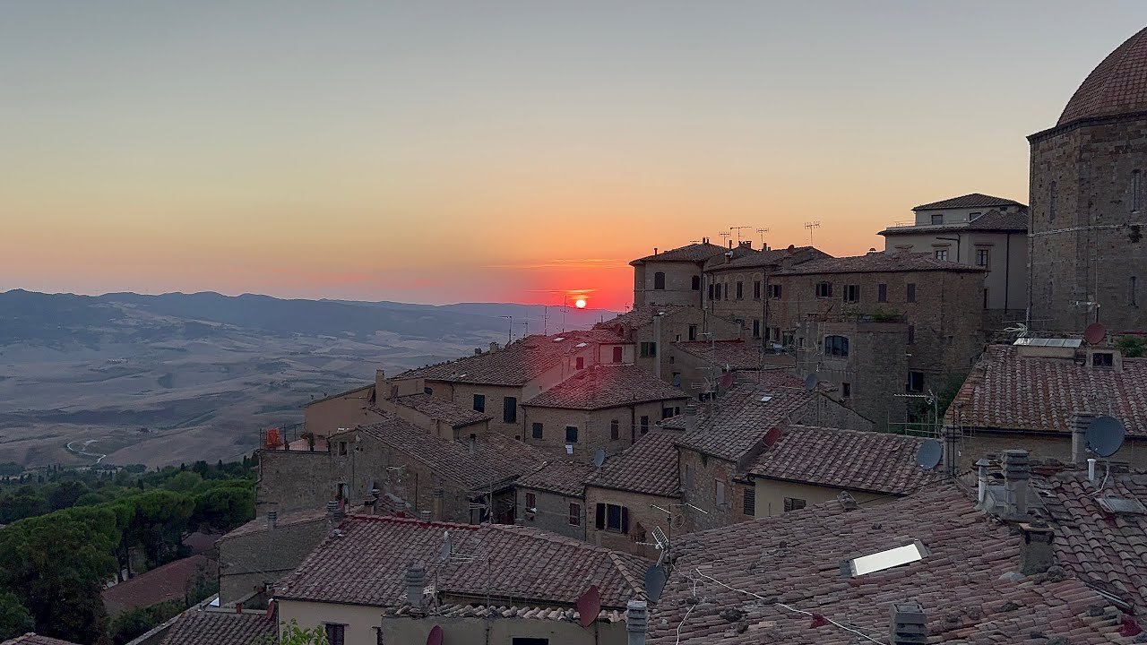 SEHARIAN KE KOTA VOLTERRA ITALY, SEKALIAN LIHAT SUNSET || LIBURAN HARI ...