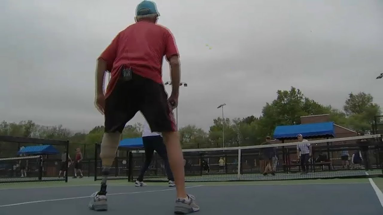 82-Year-Old Man Excels in Pickleball After Losing Leg in Crash - YouTube