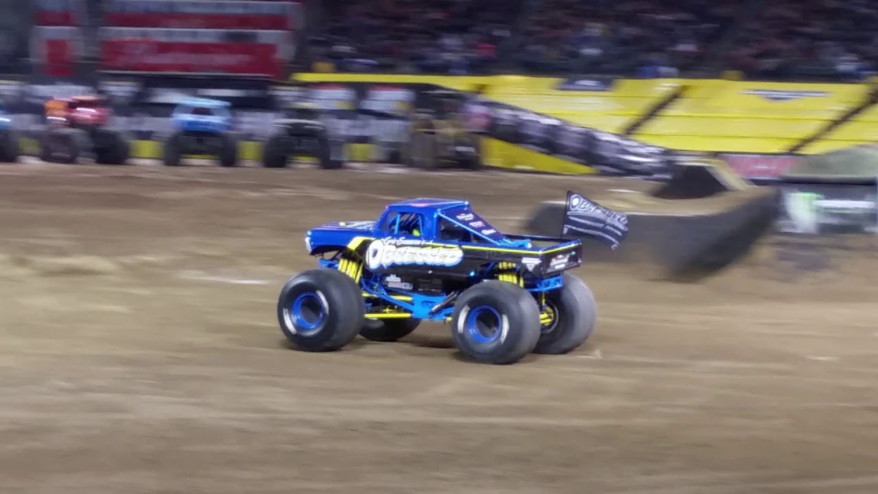 Monster truck Freestyle 8 - YouTube