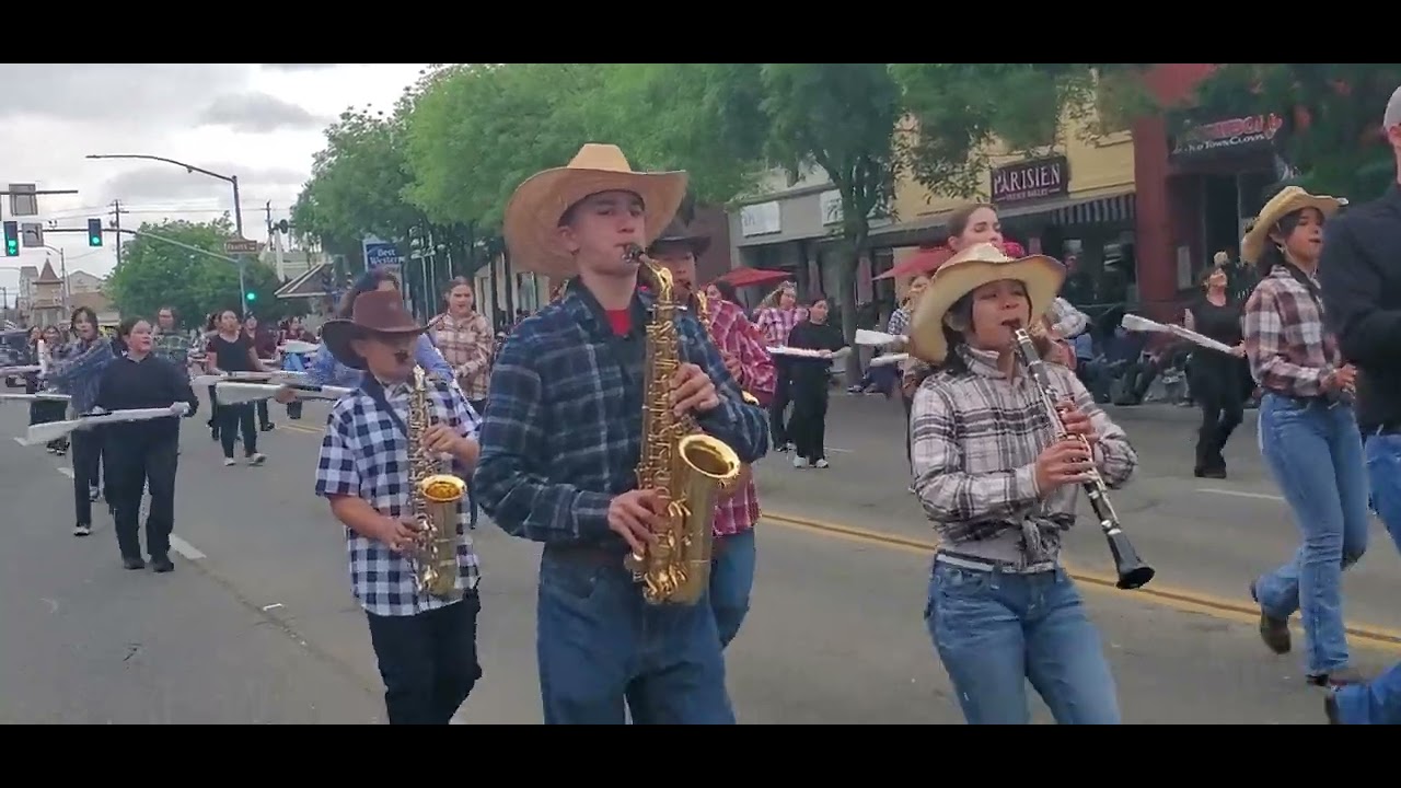Clovis East Rodeo Parade 2025 - YouTube