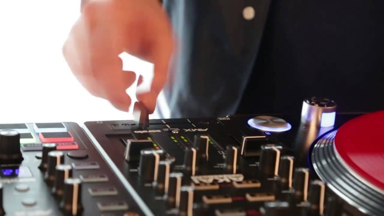 Serato DJ Akai Pro AMX Djmania.es - YouTube