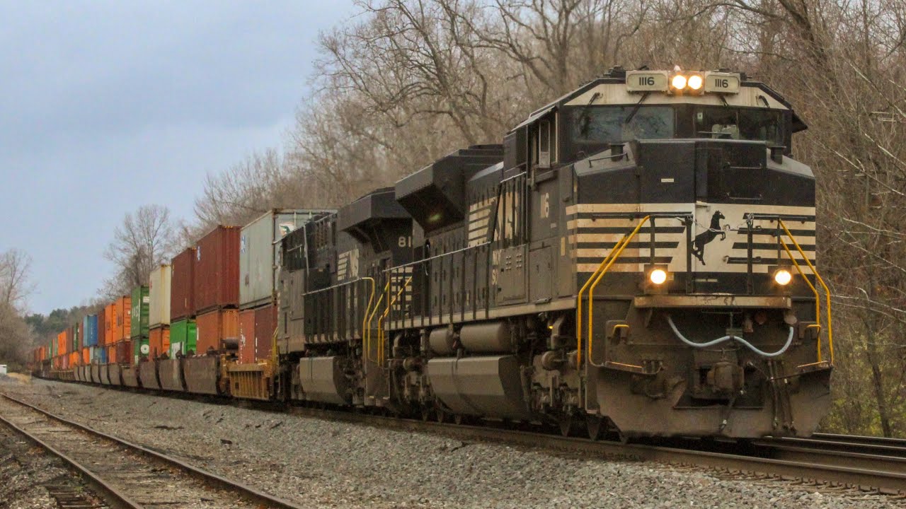 NS 1116 leads a EB stacker at Towners woods - YouTube