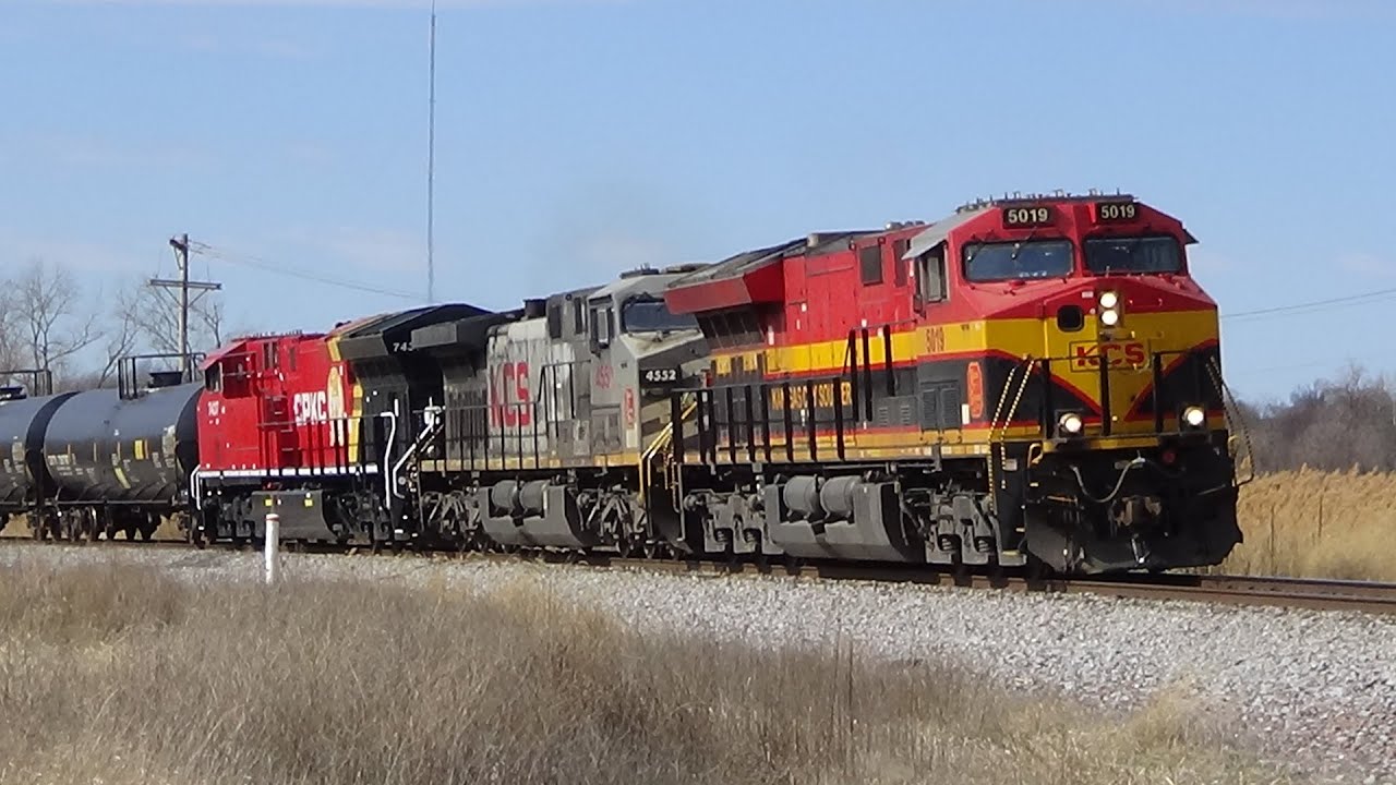 CPKC 577 with KCS Tier 4 Grey Ghost CPKC Tier 4 meets 252 at Bettendorf ...