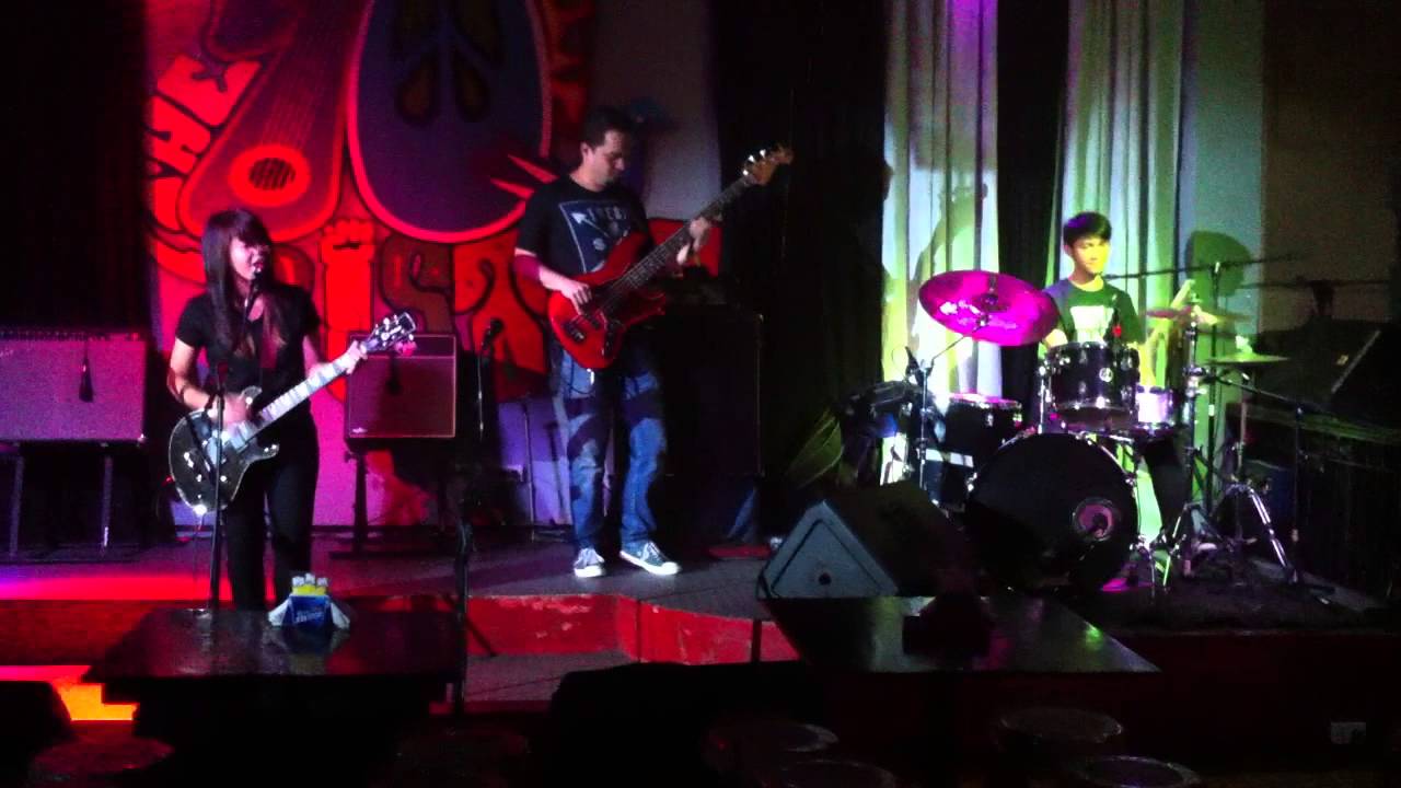 Chin Detera - Martyr Live at 70's bistro w/ session drummer Rickson ...