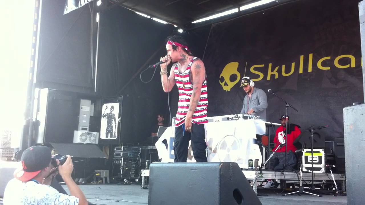 YelaWolf - "Trunk Muzik" and "Daddy's Lambo" live at Warped Tour - YouTube