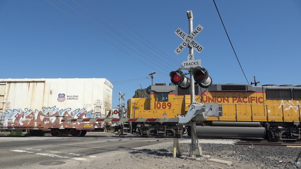 UP 1089 Tracy Turn Local Switching - MacArthur Drive Railroad Crossing ...