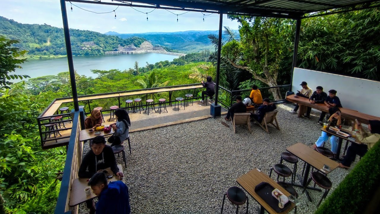 Indah‼️Tempat Ngongkrong Yang Nyaman di Cirata|View Bendungan Cirata ...