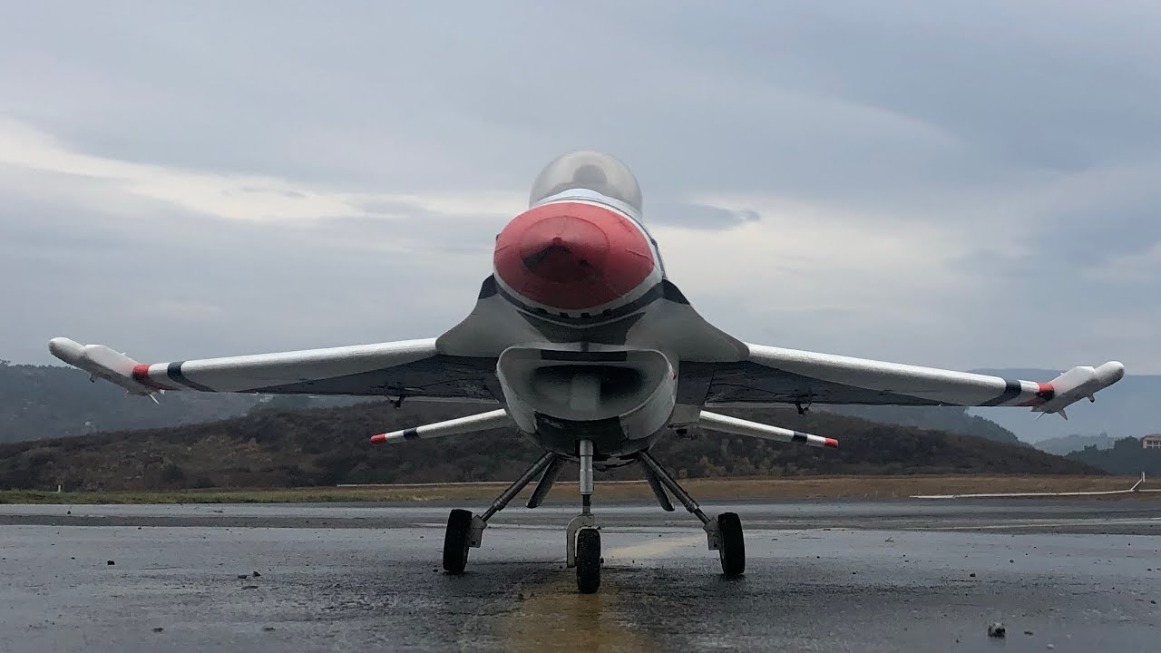 F-16 Braves the Rain - YouTube