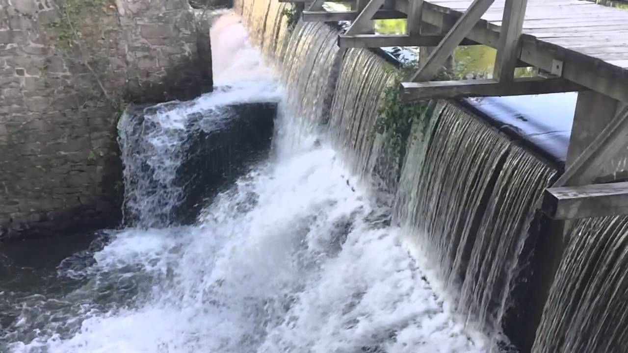 SloMo canal water overflow - YouTube