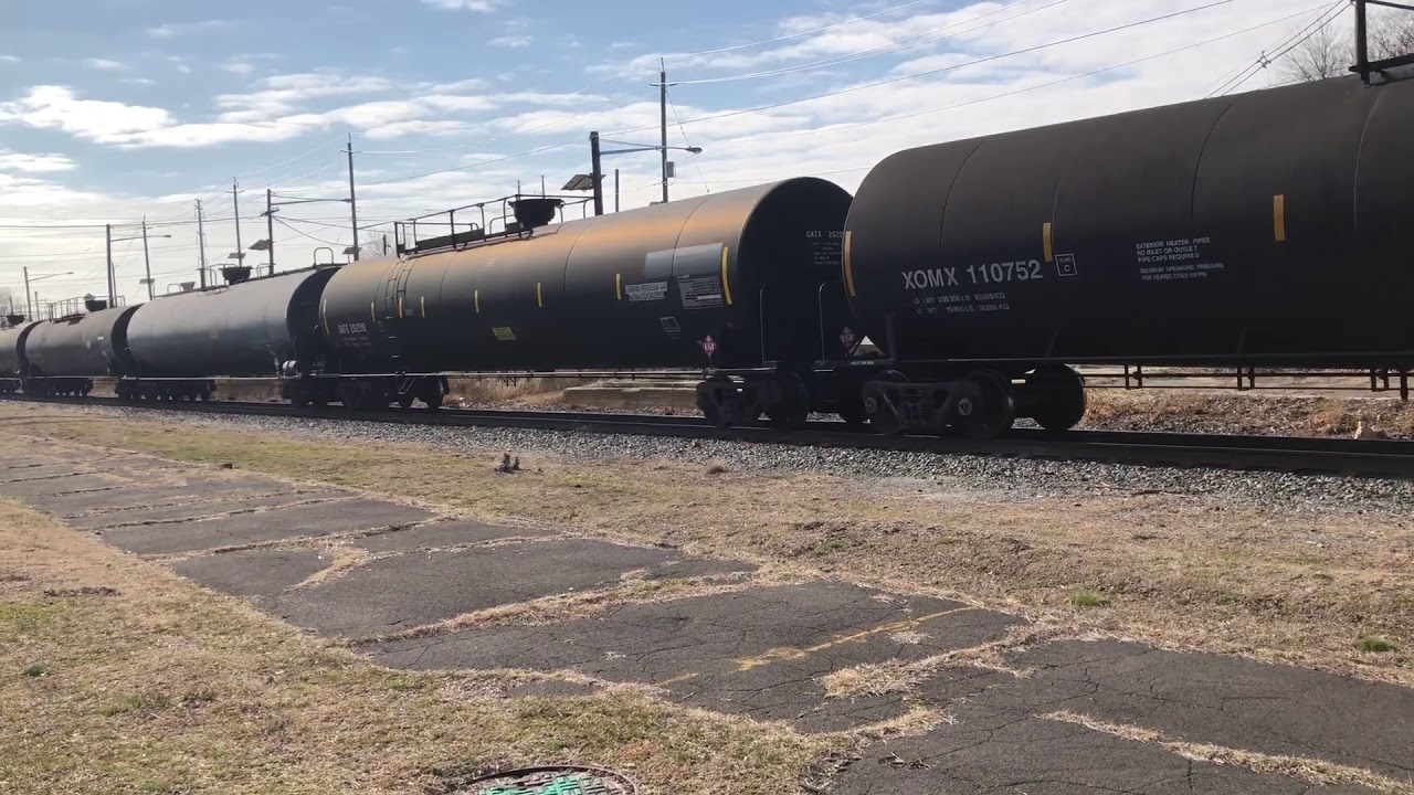 Csx 8828 leading ca-11 on Valentine’s Day westville nj - YouTube