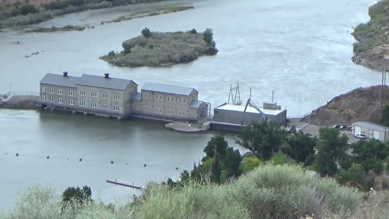 122 year old hydroelectric dam - YouTube