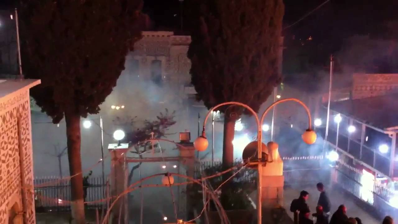 Ανάσταση στο πυργί της Χίου 2011 - YouTube