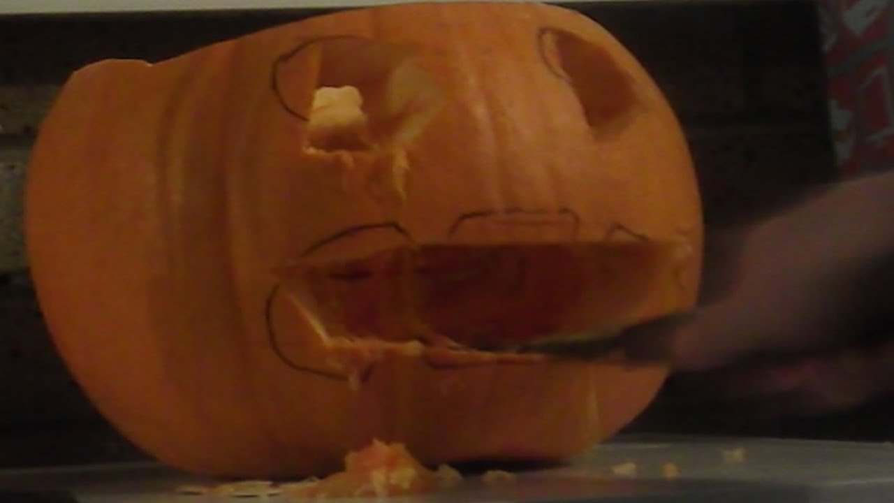Weapon Pumpkin carving timelapse - YouTube